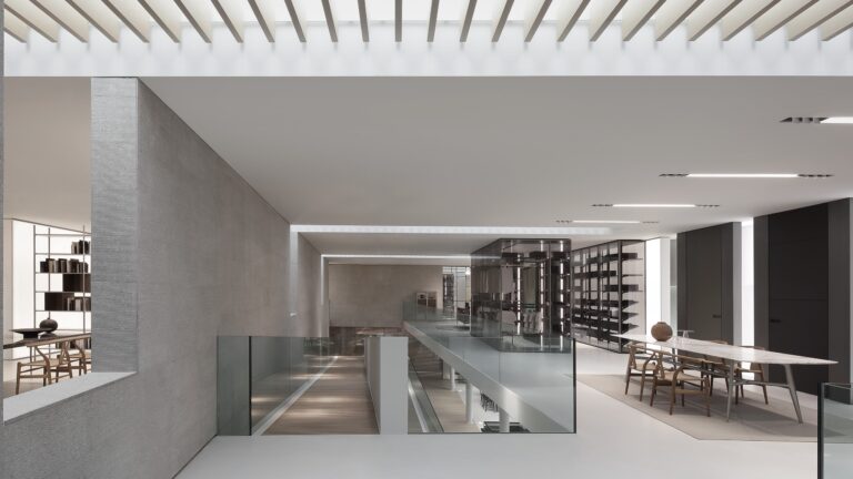 The renovated Giussano showroom - rimadesio